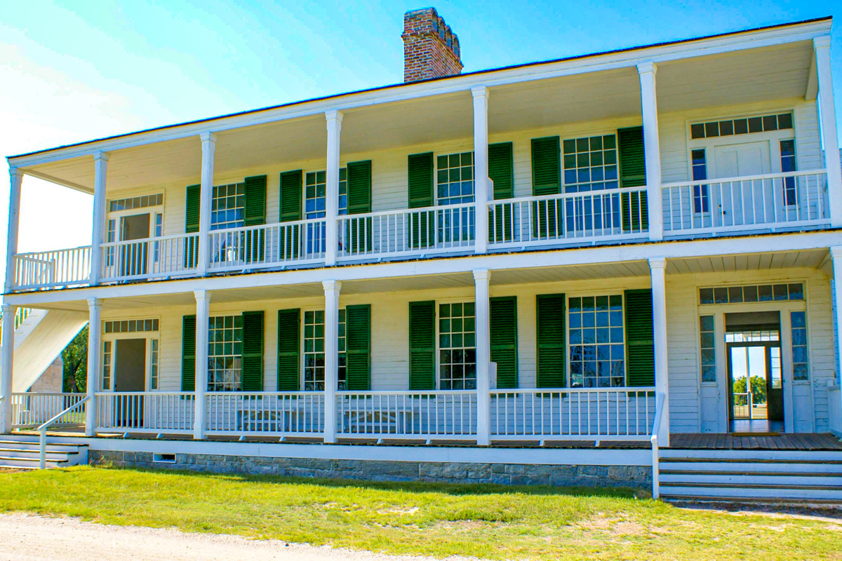 Explorer Fort Laramie National Historic Site avec notre guide de visite
