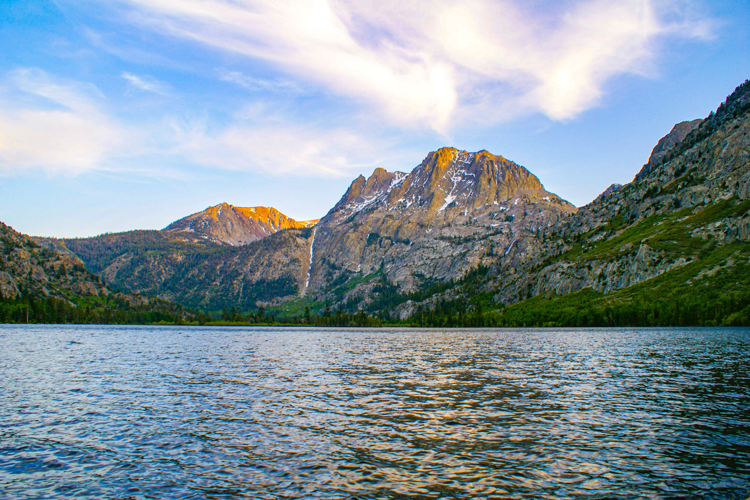 Découvrez les lacs et paysages montagneux de June Lake Loop (Californie)