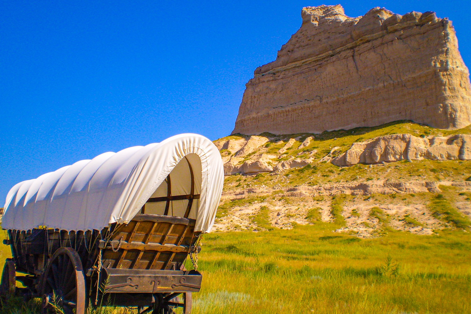 Visiter Scotts Bluff NM et suivre les pas des pionniers sur l'Oregon Trail